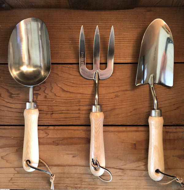 Garden Hand Tool Set - Hardwood and Stainless – Mother Earth News